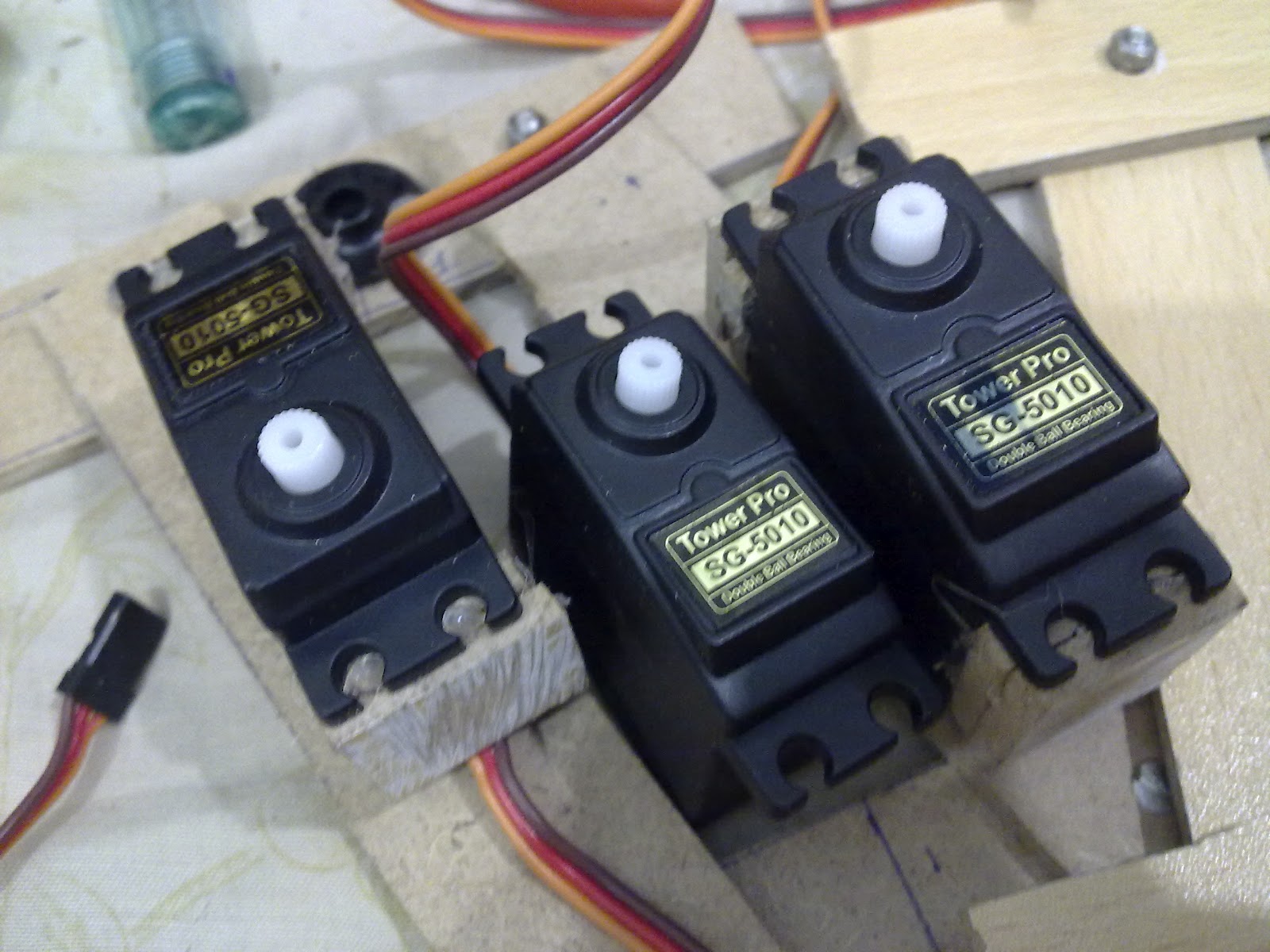 Make A Walking Robot Using Arduino And Servos Sample Program Code Given Step By Step Tutorial