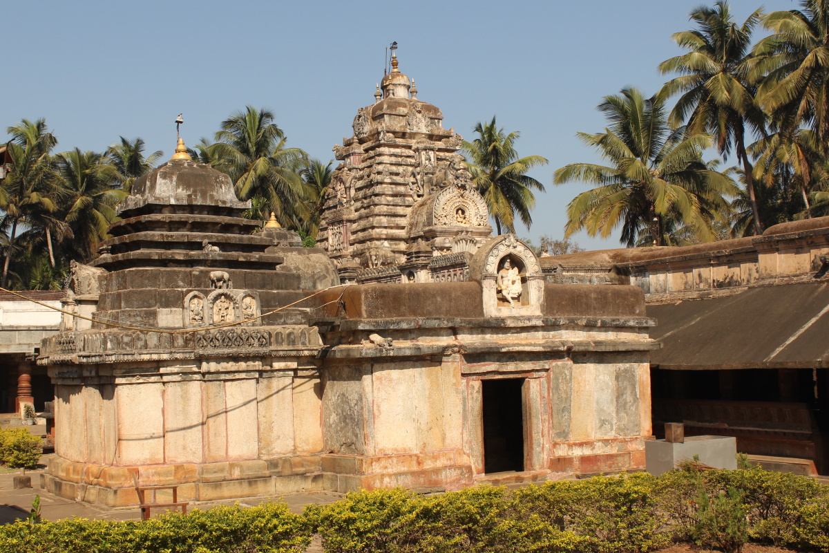 Journeys across Karnataka: Madhukeshwara Devastana, Banavasi - part 2