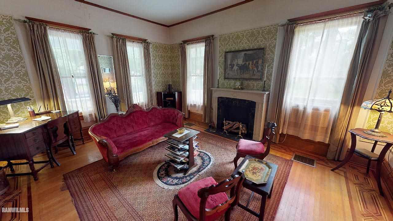 Sweet House Dreams: 1898 Queen Anne Victorian in Chadwick, Illinois