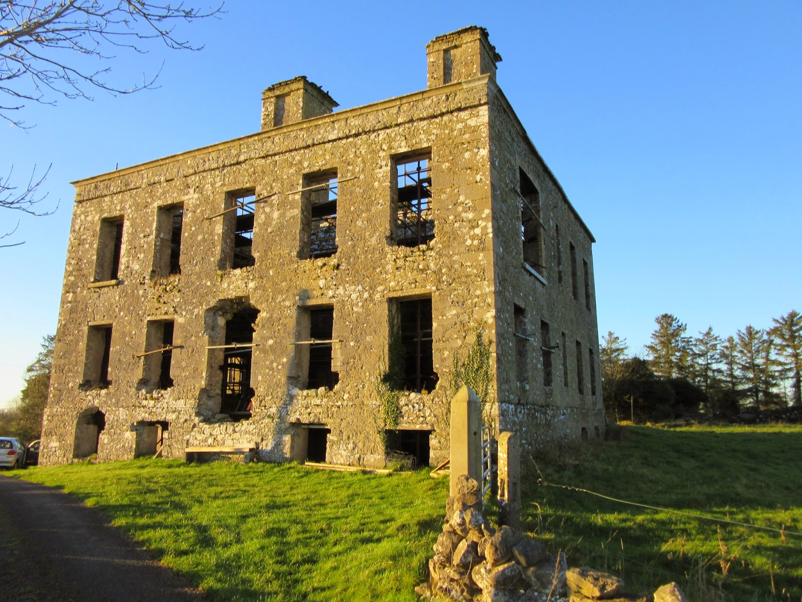 Rónán Gearóid Ó Domhnaill: Kiltullagh House