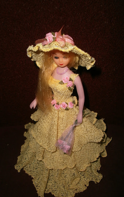 YELLOW BEAUTY BARBIE DOLL: YELLOW BEAUTY BARBIE DOLL