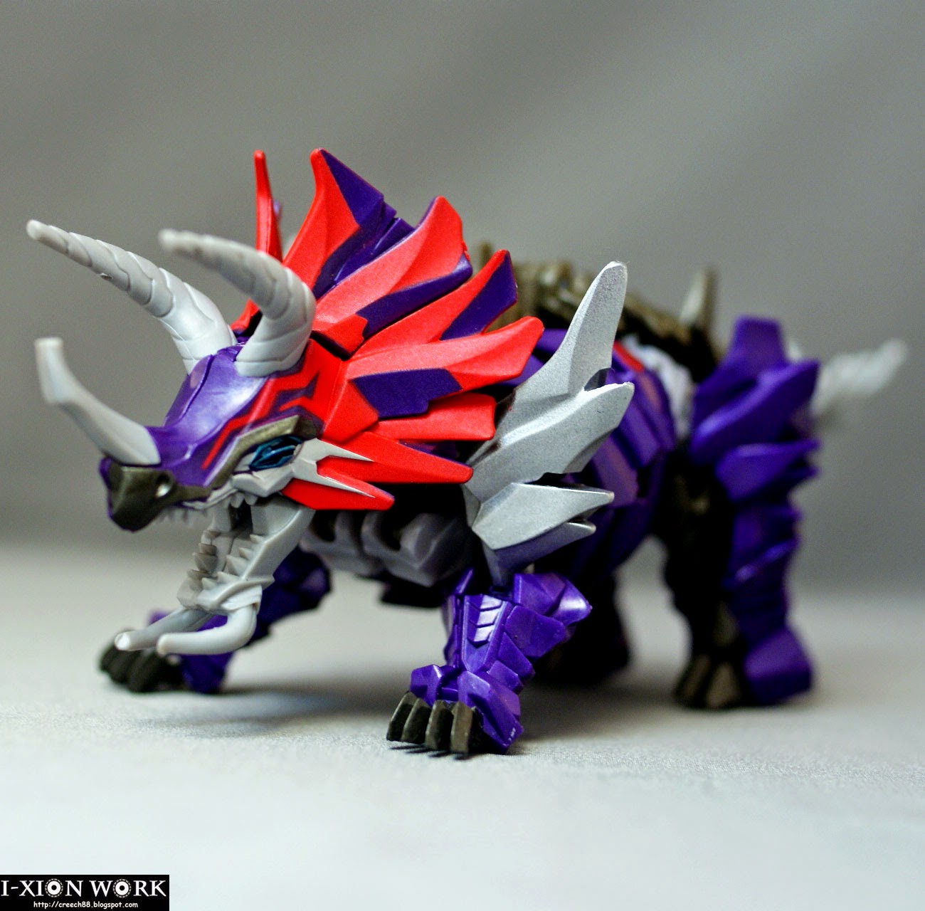 一眼看穿: Transformers - AOE Slug / 鐵塊