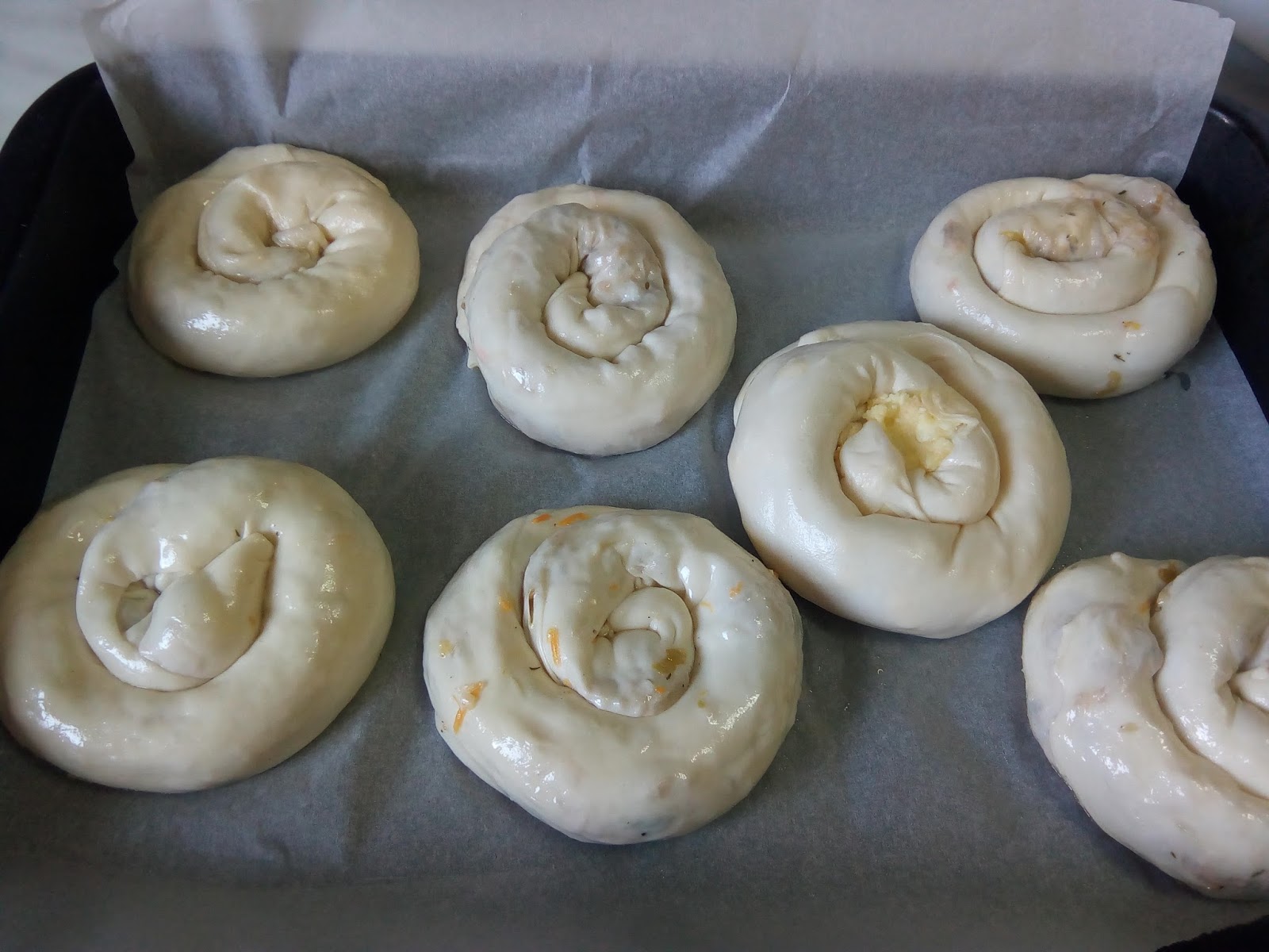 Hellena ...din bucataria mea...: Colacei crocanti cu varza murata si chimen