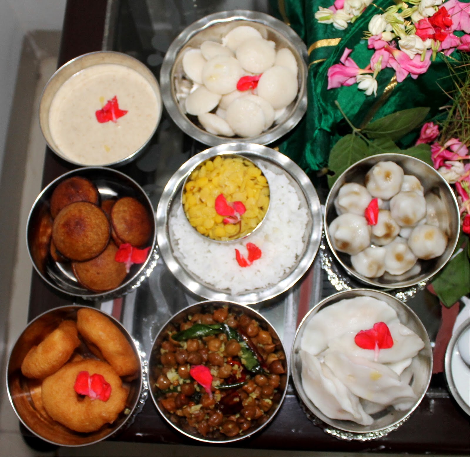 SUSRI'S ARRAY OF DELECTABLE VEG FOOD: Ganesh Chaturthi
