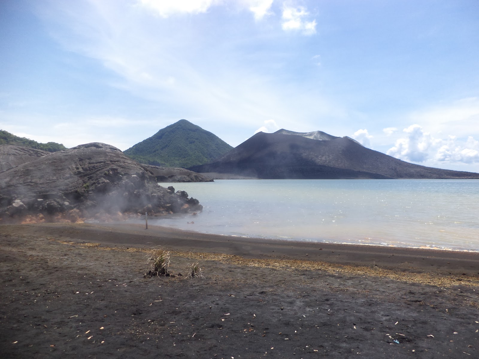Welsh Davids Travel Blog: 6 to 10 November - Rabaul Town (Papua New Guinea)