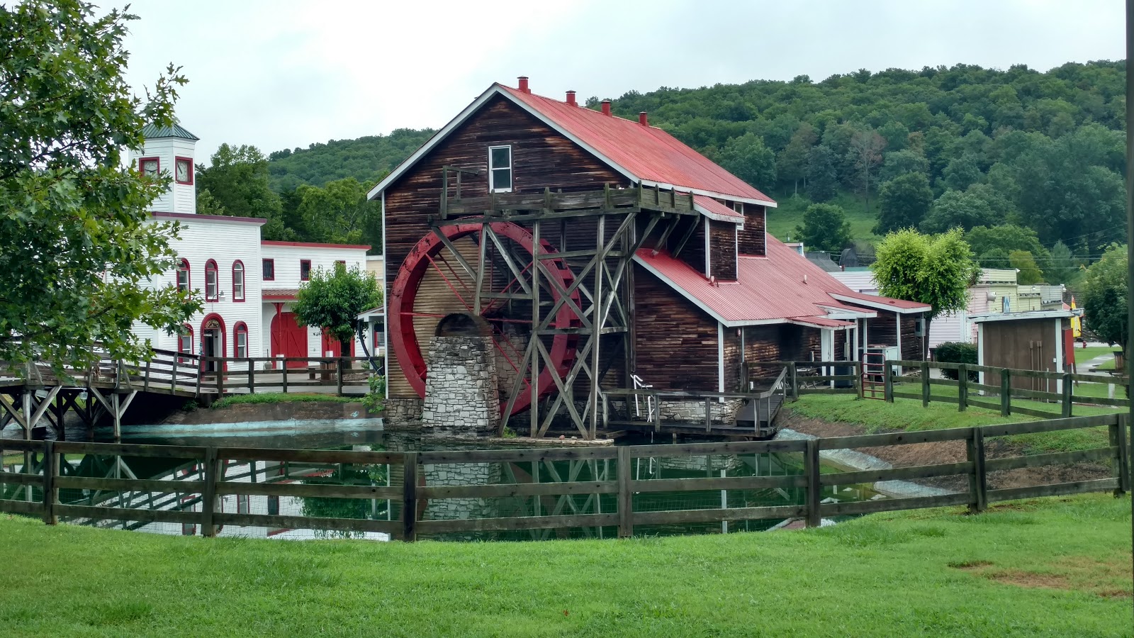 Roving Reports by Doug P: 2016-25 Renfro Valley Kentucky