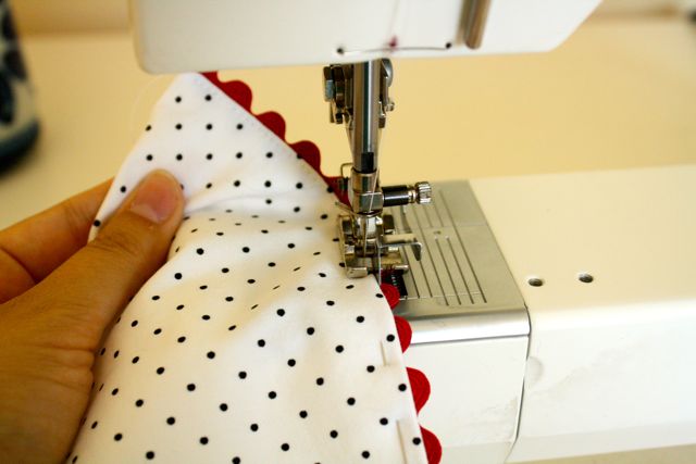 Gertie's New Blog for Better Sewing: Sewing Rick Rack Edging to a Dress
