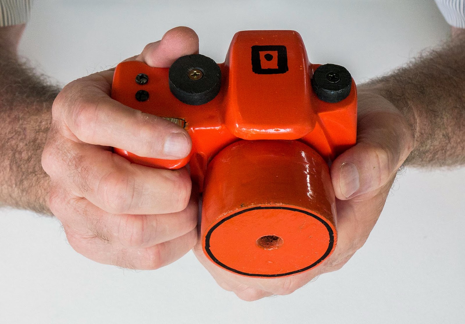 Camera Ergonomics: Lens based controls and the left hand