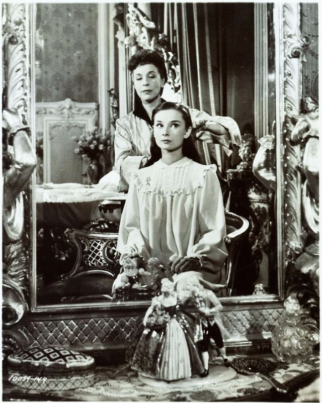 52 Behind-the-Scenes Photos of Audrey Hepburn in 'Roman Holiday' in ...
