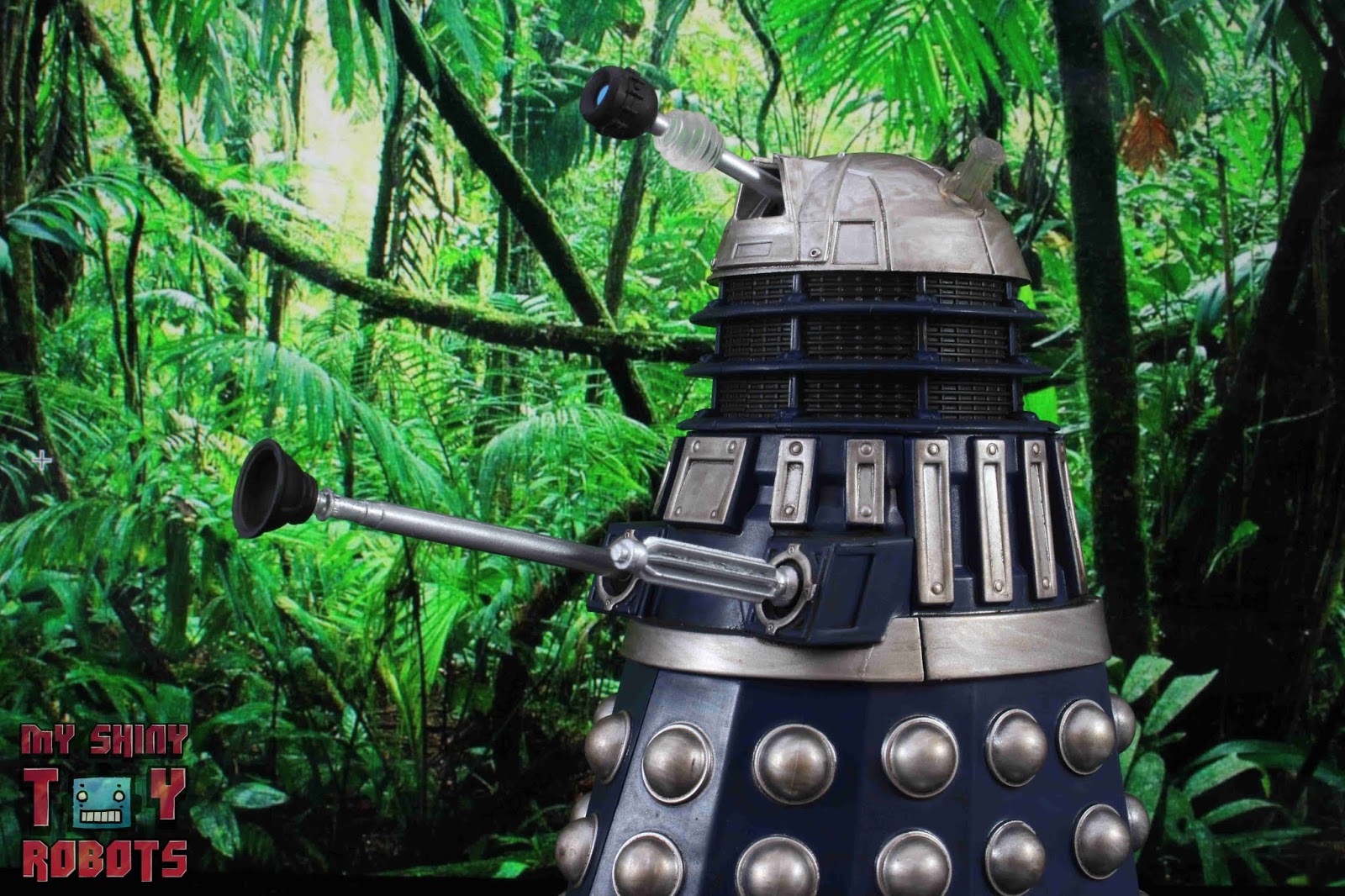 My Shiny Toy Robots: Toybox REVIEW: Doctor Who Eighth Doctor & Dalek ...