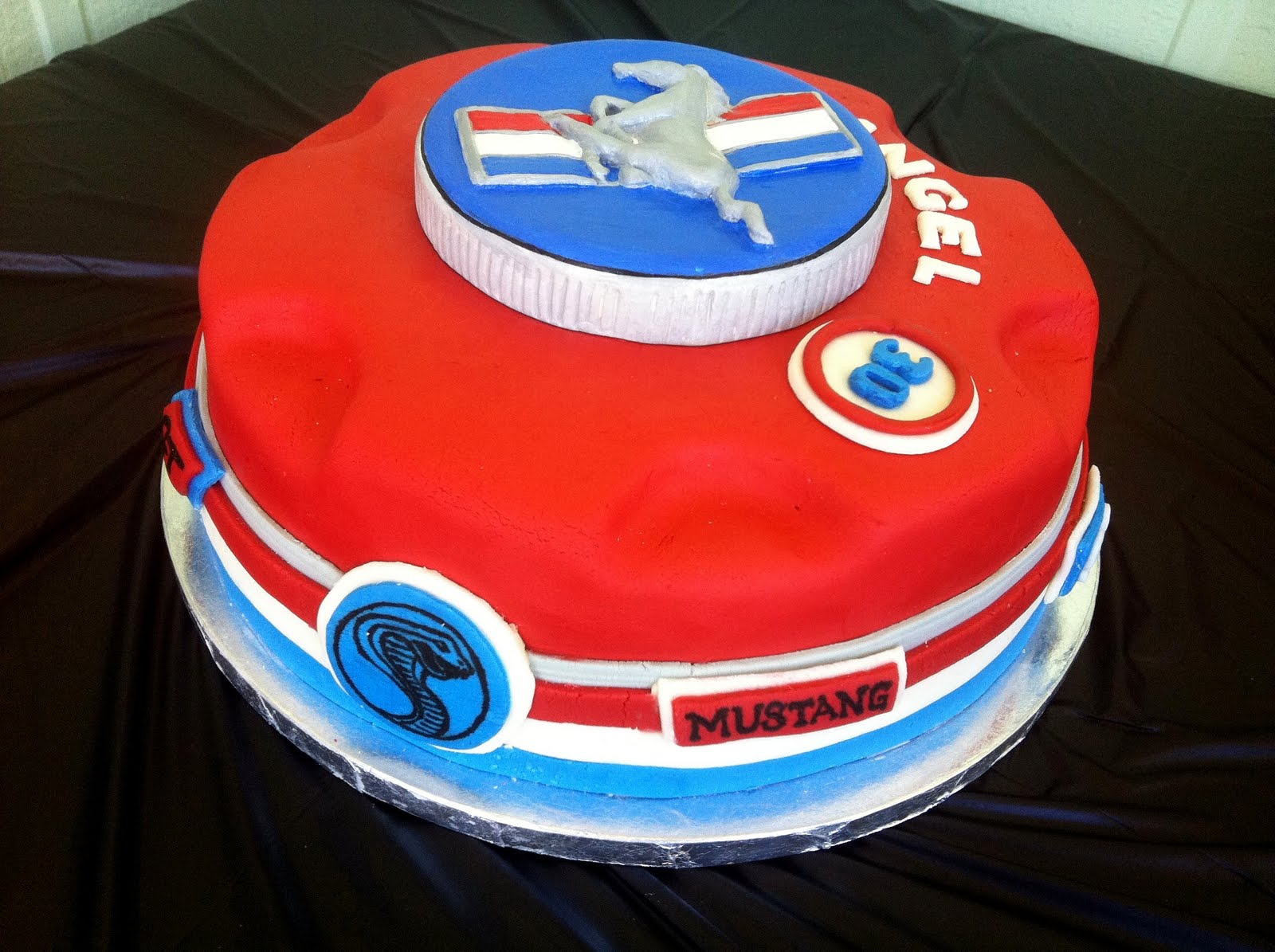 Hush Hush Sweet Charlotte Cakes: ANGEL'S 30TH BIRTHDAY MUSTANG EMBLEM ...