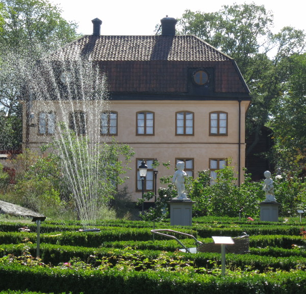 Nadezda's Northern Garden : Skansen: Roses and Herbs