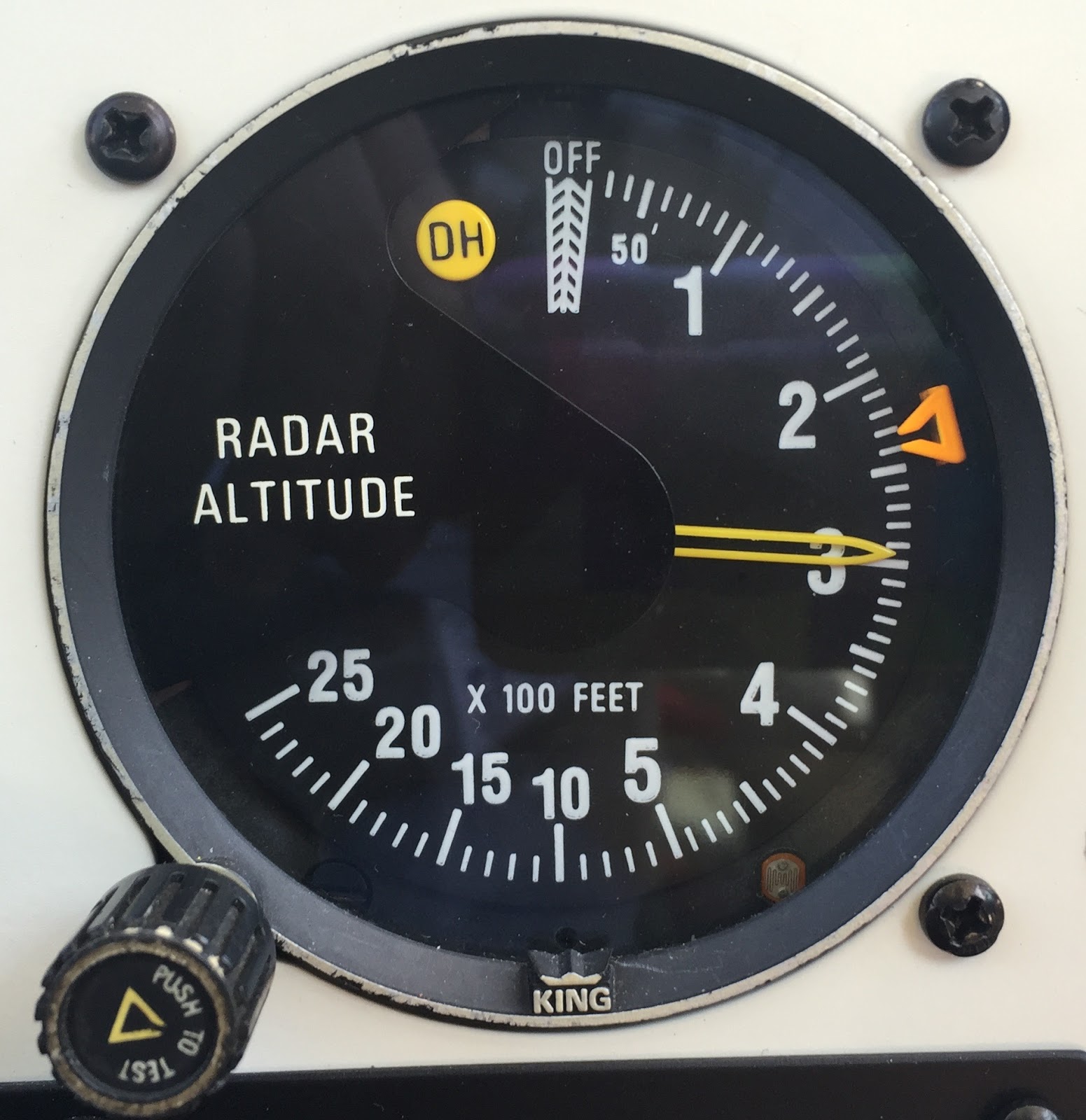 Mantenimiento de Avionica: Sistema de radioaltímetro: sensor infravalorado