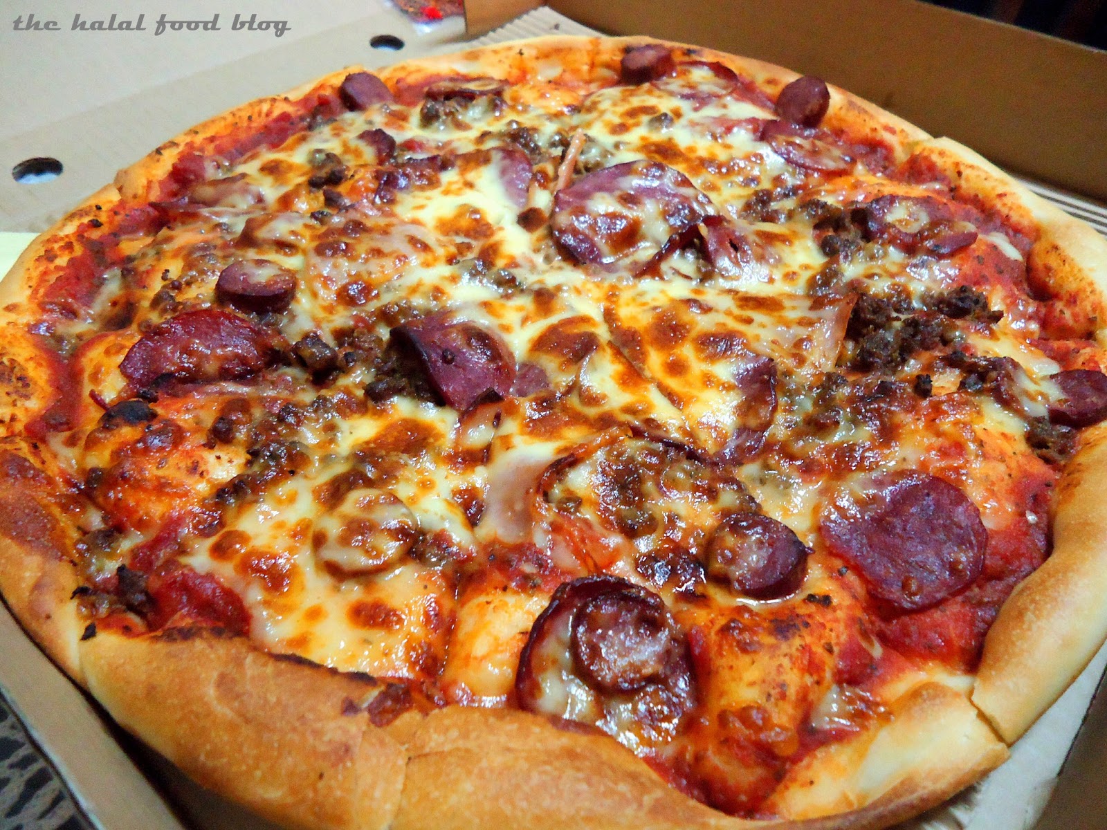 The Halal Food Blog: Canadian 2 For 1 Pizza
