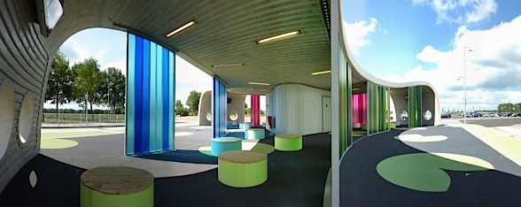 Halte dengan Desain Penuh Warna di Belanda ~ Grand Voyage