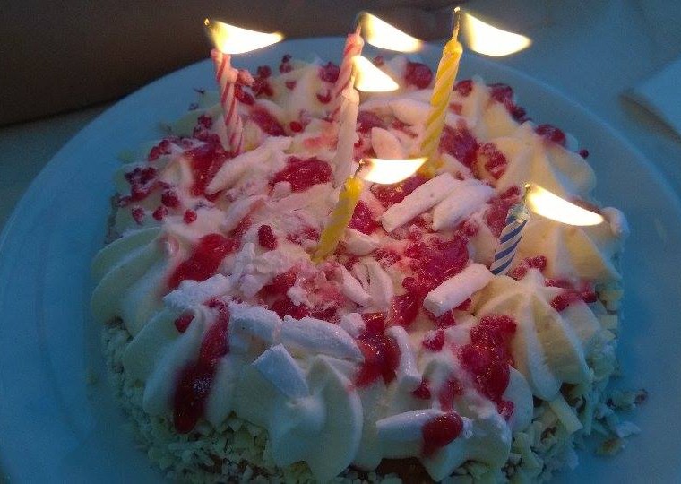 Je teste et vous ?: Le gâteau d'anniversaire "Flunch"