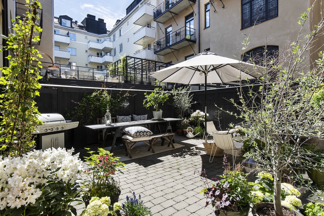 découvrir l'endroit du décor : UNE BELLE TERRASSE