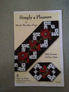 County Line Quilts: Simply a Pleasure Table Runner