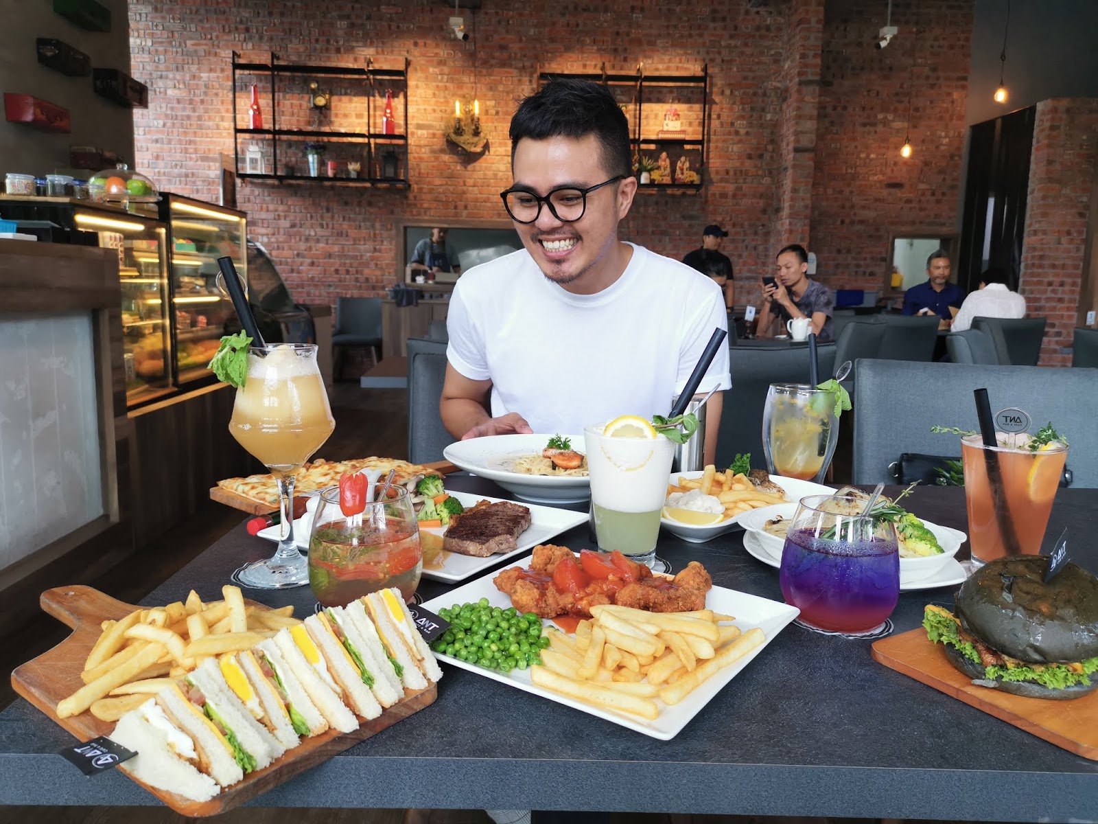 SELEKSI MENU MENARIK DI ANT CAFÉ & BAR KUALA LUMPUR