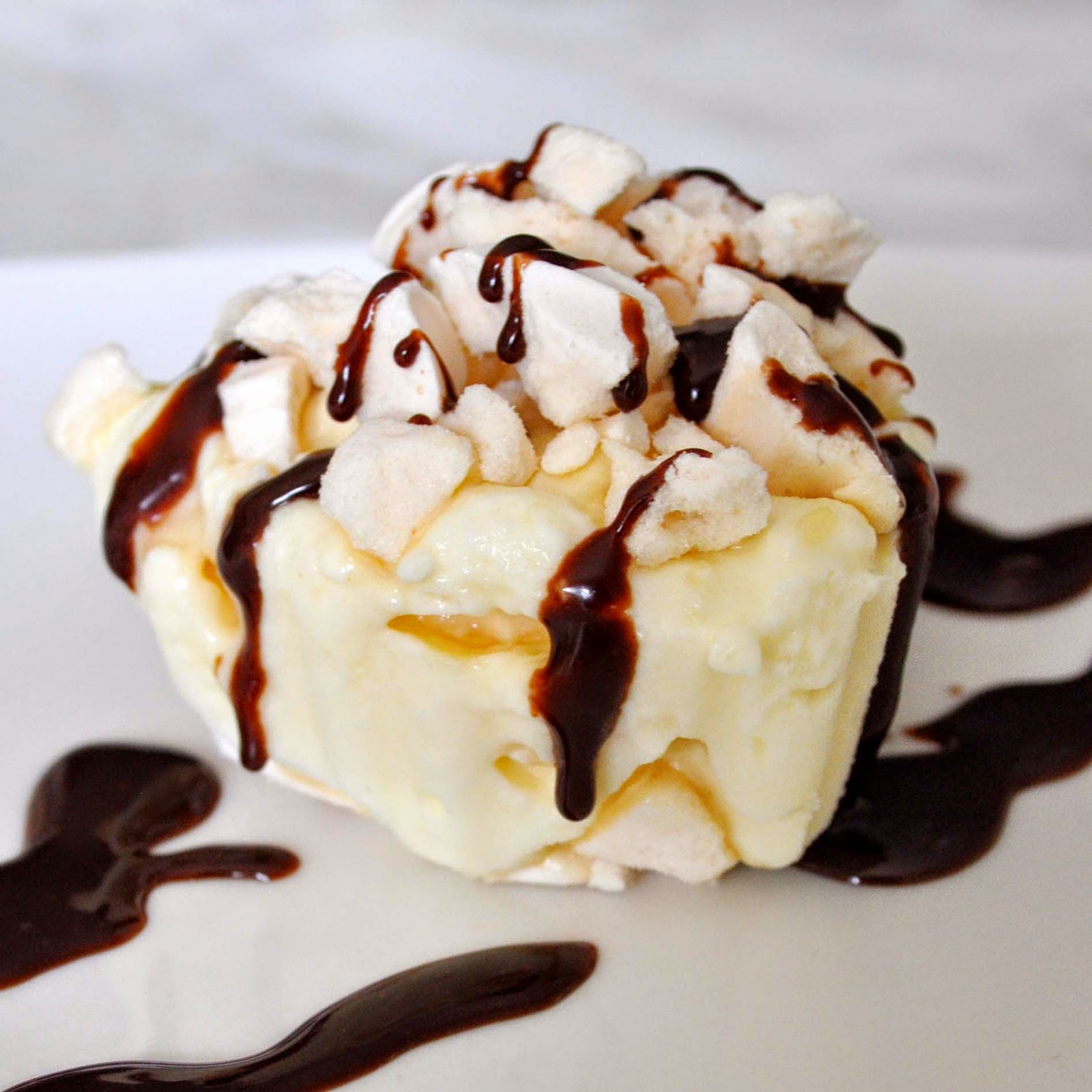 Cooking with Manuela: Frozen Meringue Cups Drizzed with Hot Chocolate Sauce