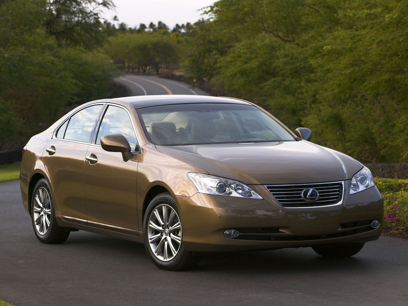 2011 Lexus ES 350 ~ Sport Cars and Motorcycle News