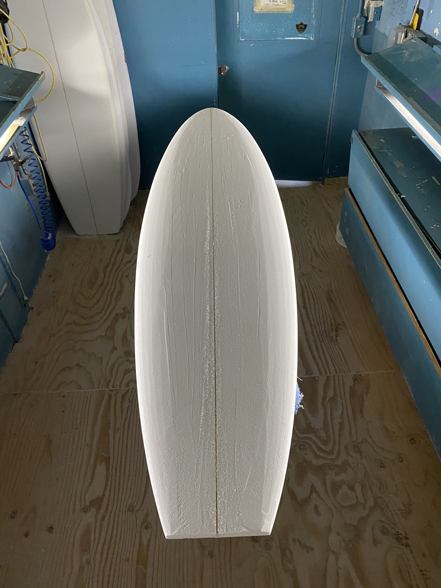 Surfer-Shaper-Artist : Sculpting a fish surfboard
