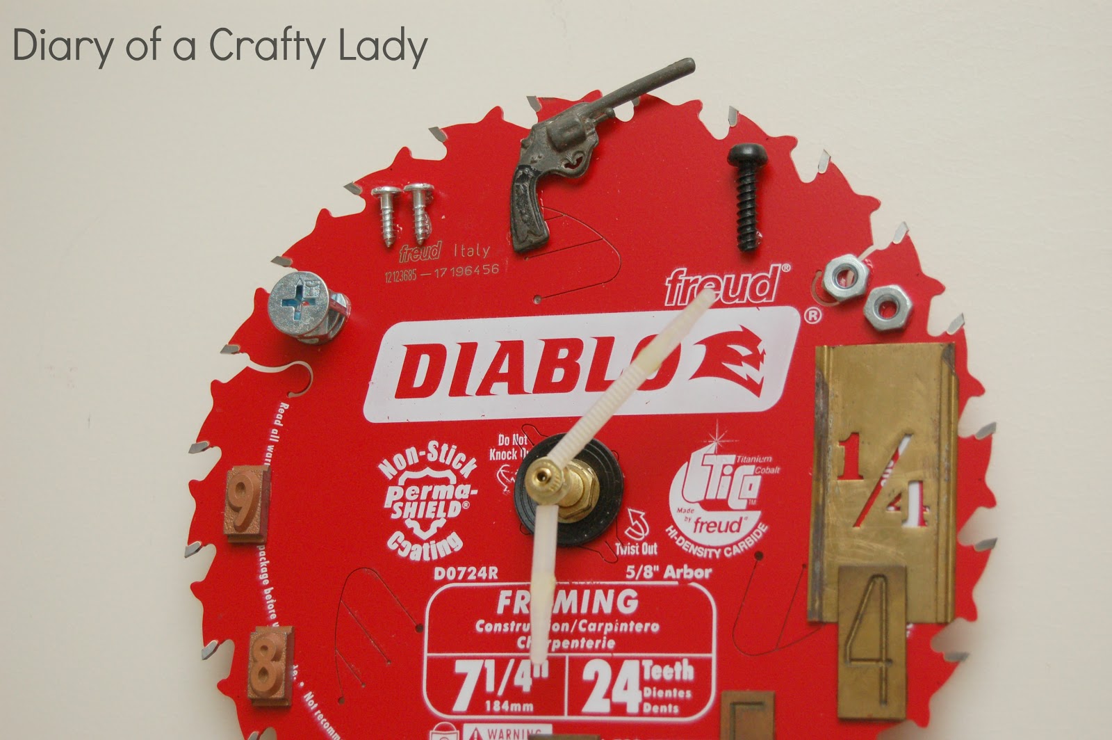 Diary of a Crafty Lady: Saw Clock - from a Circular Saw Blade