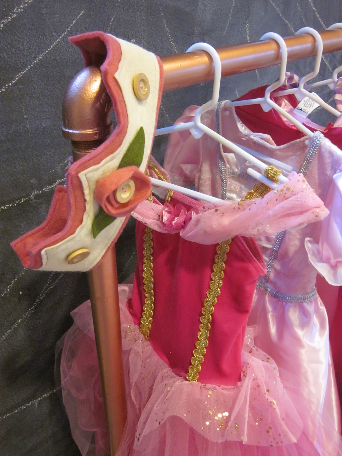Queen B Creates: Dress-Up Rack