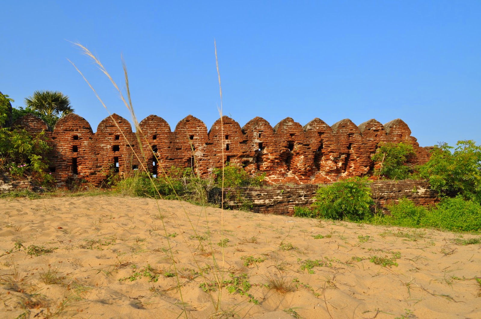 Tamilnadu Tourism: Alamparai Fort, Kadappakkam, Kanchipuram