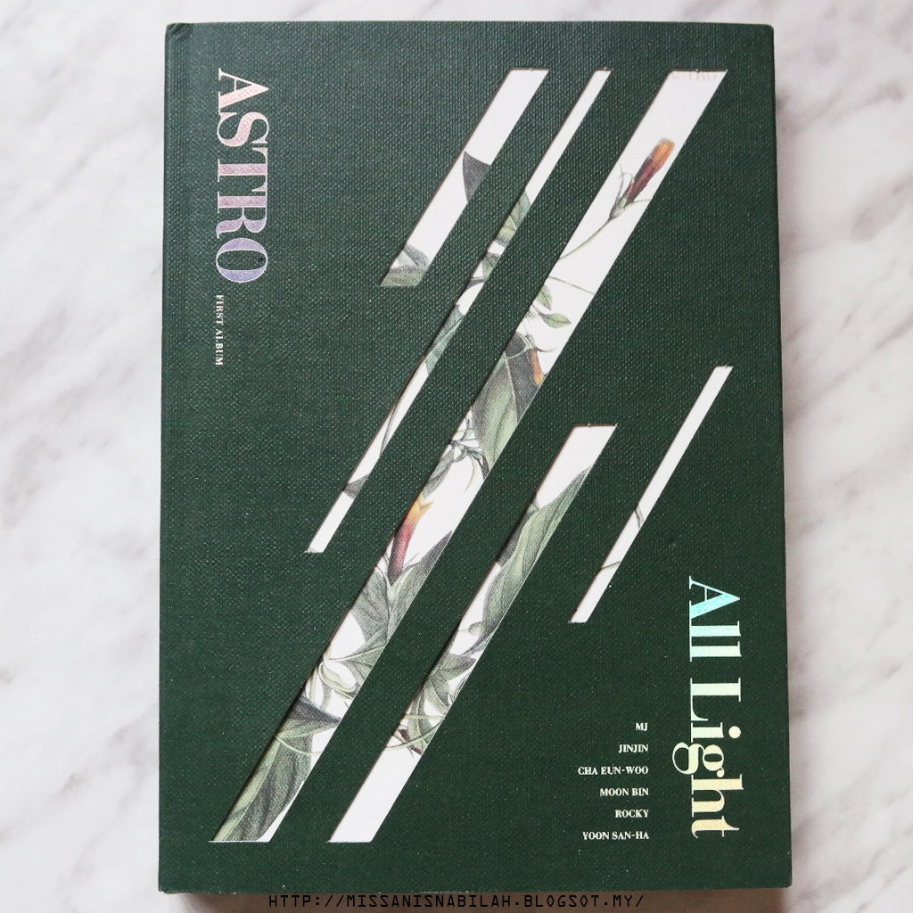 Unboxing ASTRO's All Light Album - M O O N