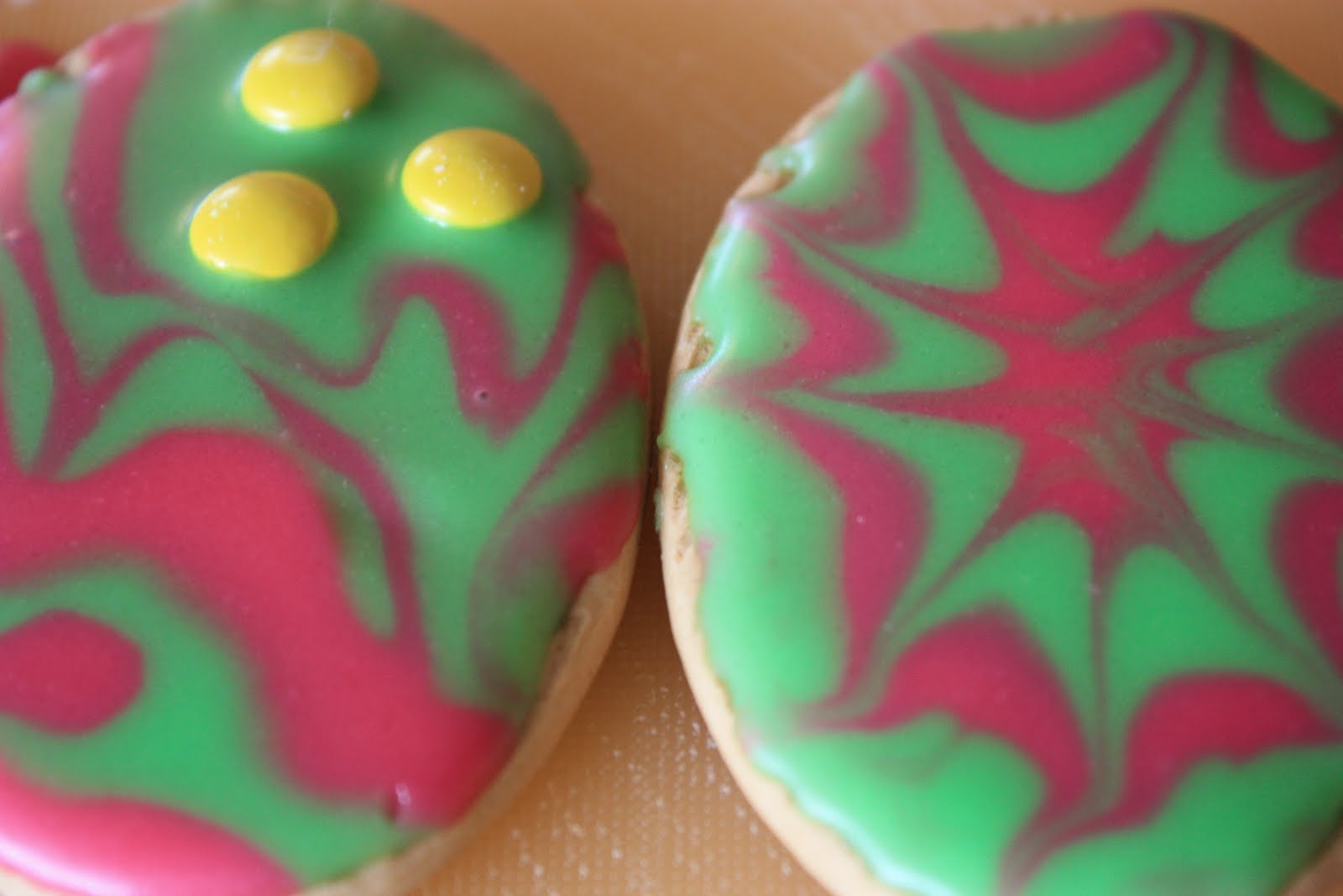Procrastinations of a crafty mum: Biscuit 'Painting'