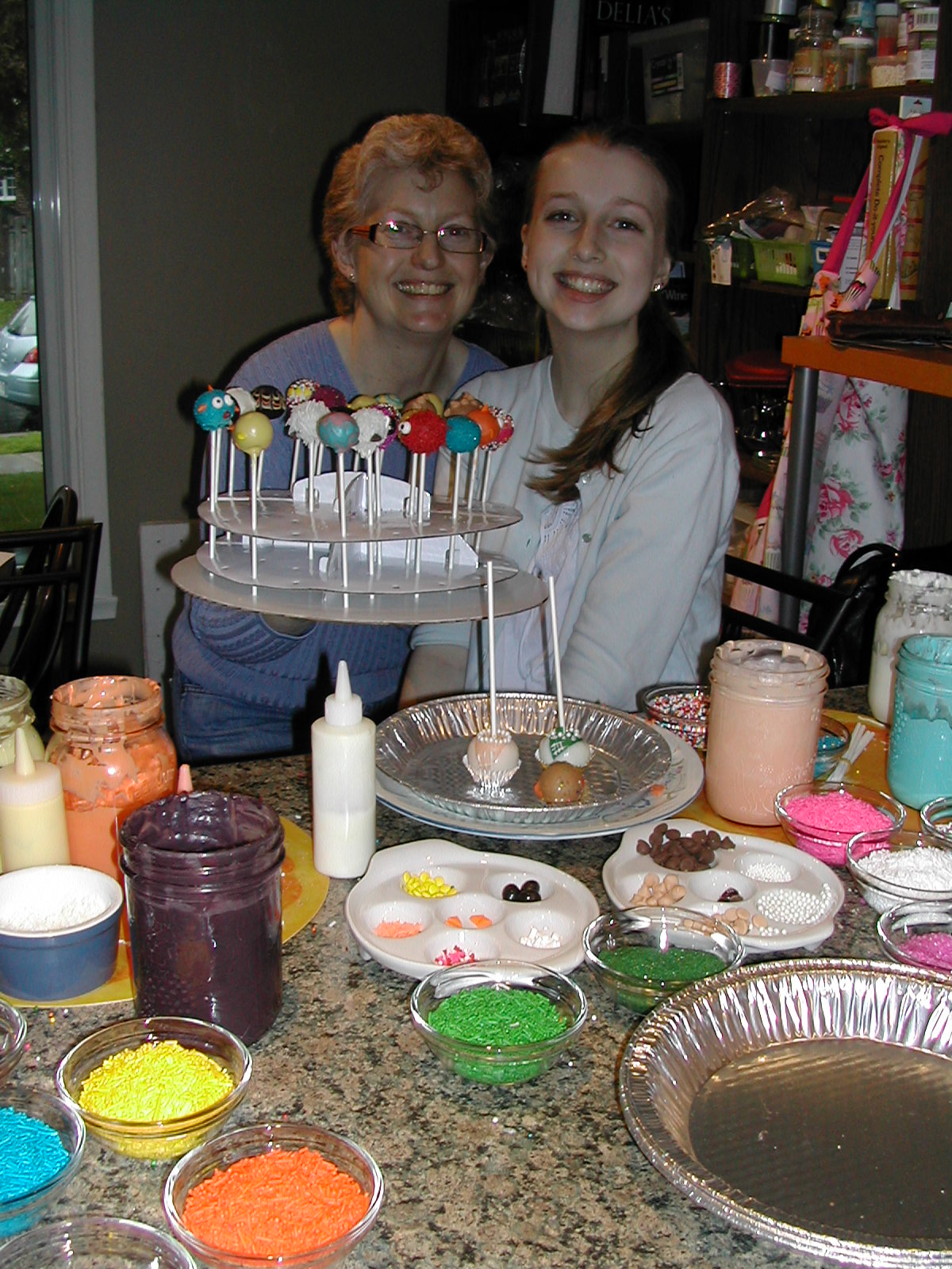 Mini Cakes by Mini Marge: Cake Pop Class on a Rainy Day