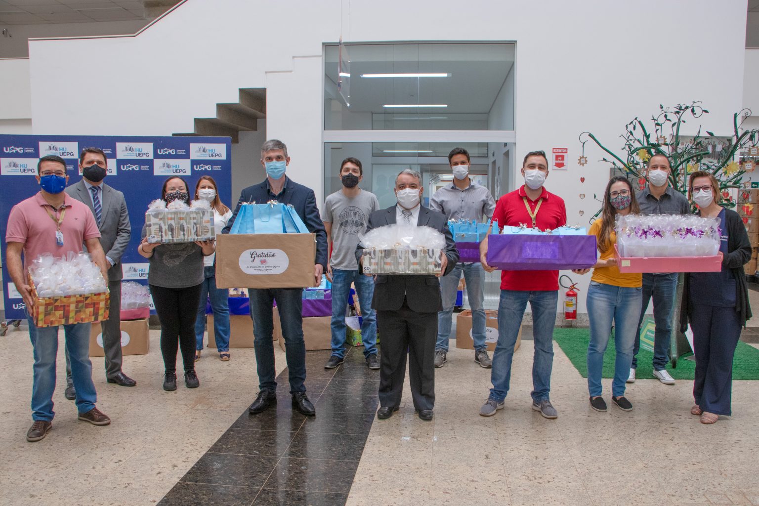 Colih entrega cartas e chocolates em hospital do Paraná