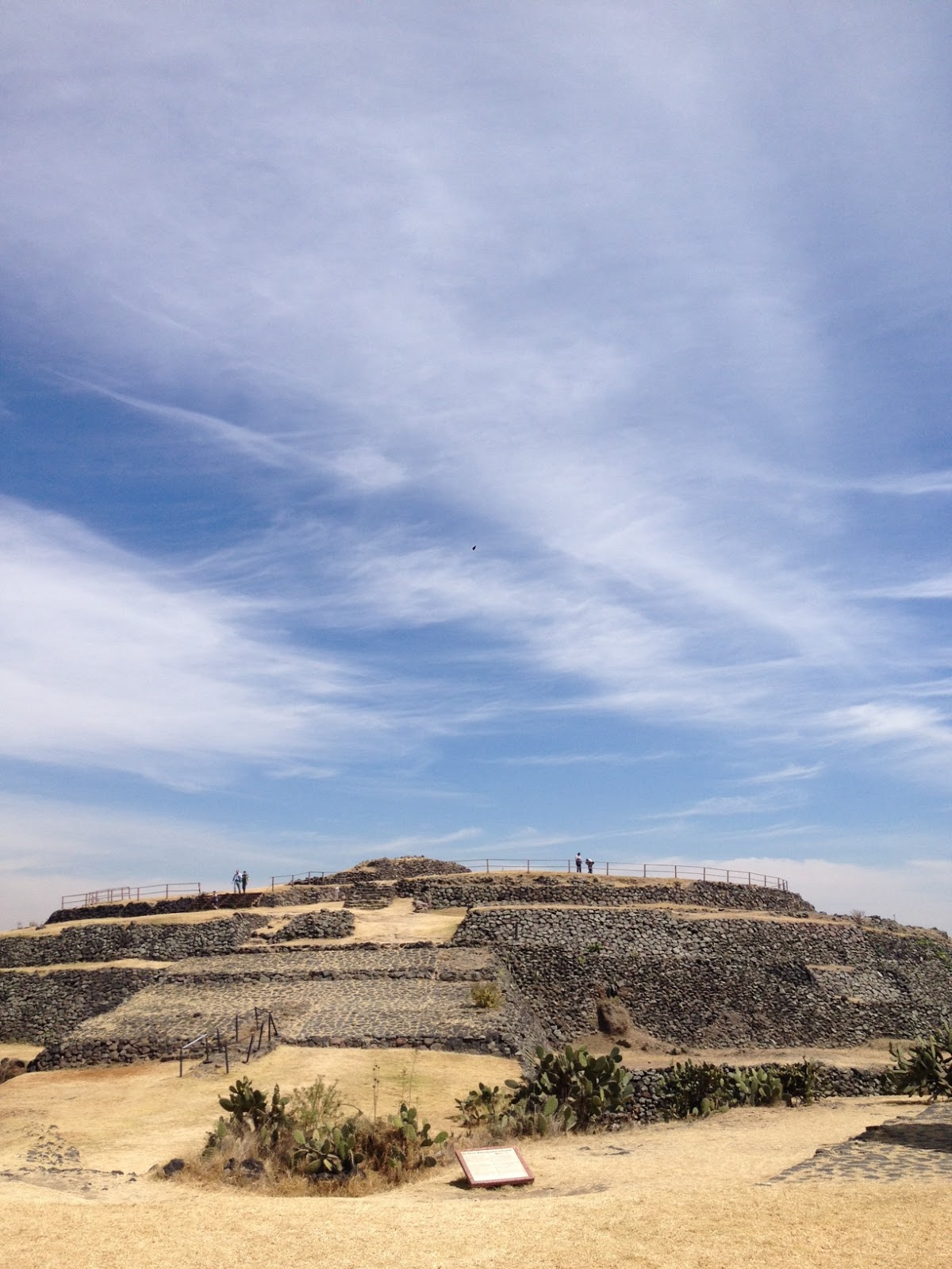El gran basamento circular de Cuicuilco | Voz y Mirada