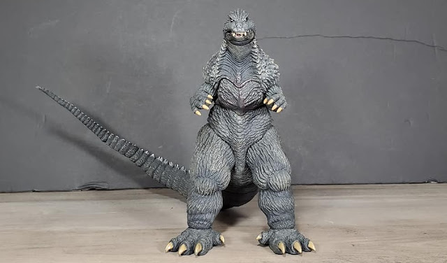 The Gryphon's Lair : NECA GODZILLA 2003 | Figure Review