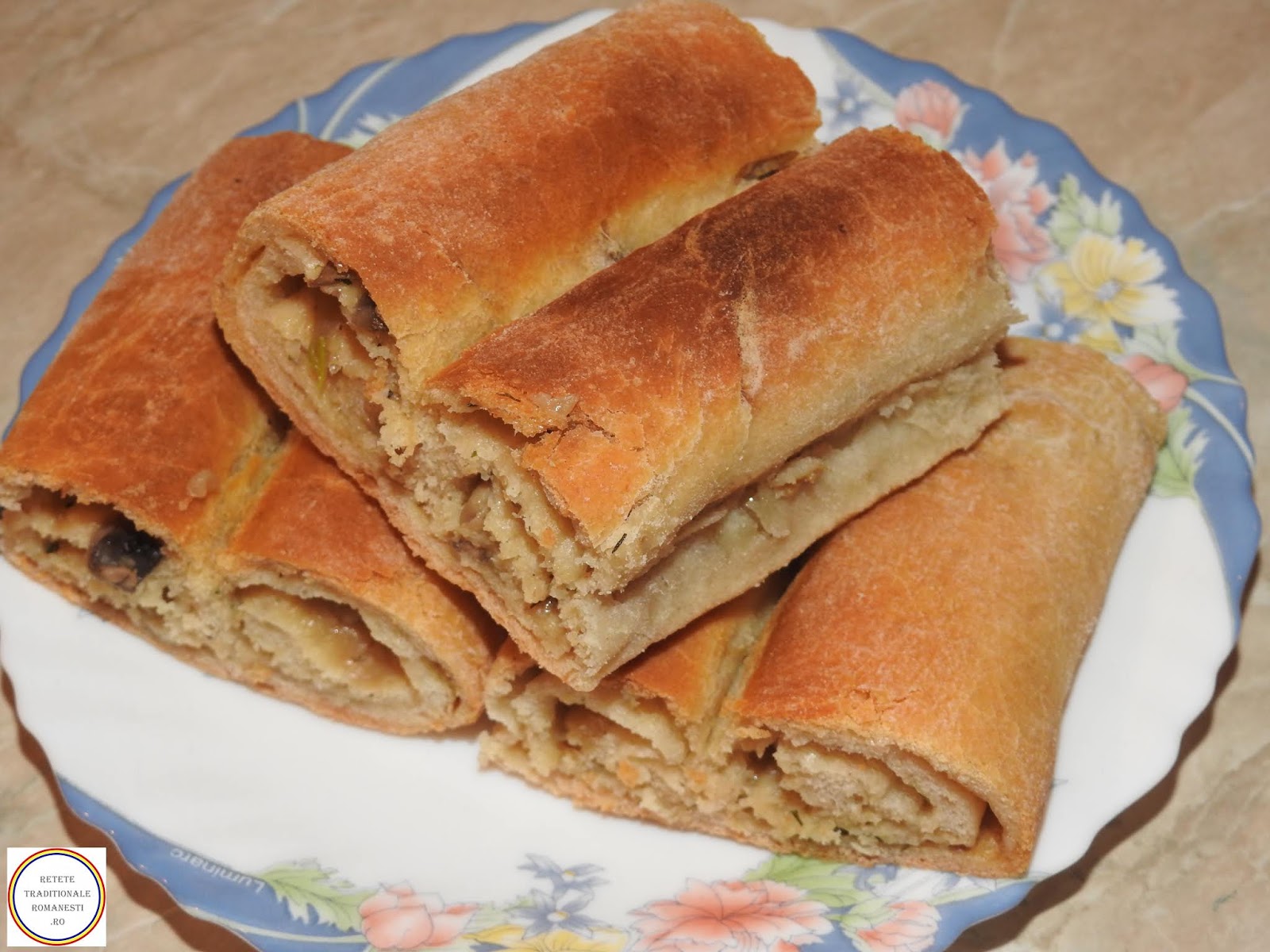 Placinta cu ceapa si ciuperci reteta | Retetetraditionaleromanesti.ro