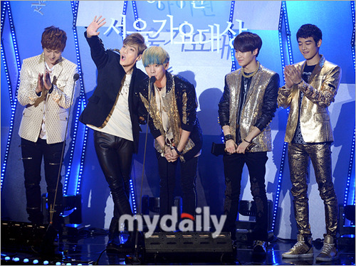 SHINee Wins and Looks Incredible at the 22nd Seoul Music Awards