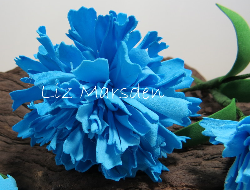 Liz's Creative Corner: Stunning Carnations in blue with a tutorial