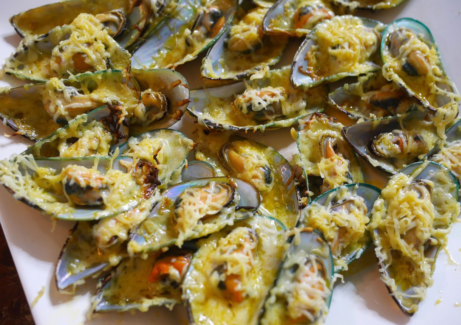 Kitchen Tales: Toaster Oven Mussels - Violet Manila