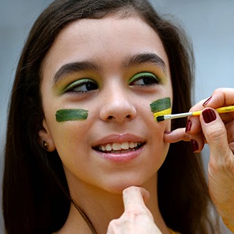 Très Jolie - de 0 a 12 anos: Estilo Copa: pintura no rosto