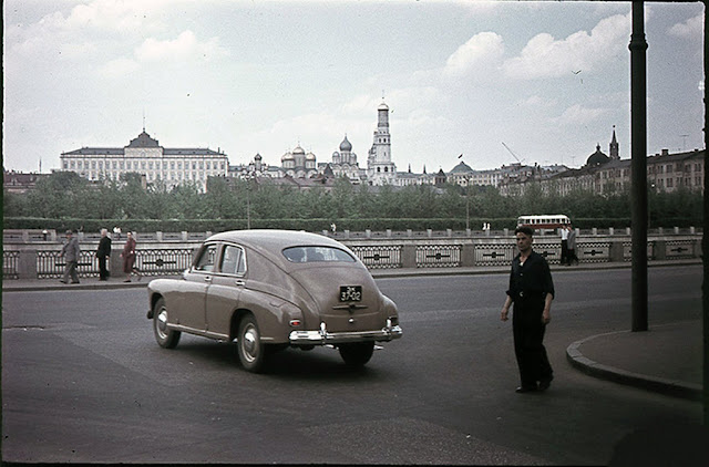 46 Color Photos That Document Everyday Life of Moscow in the 1950s ...