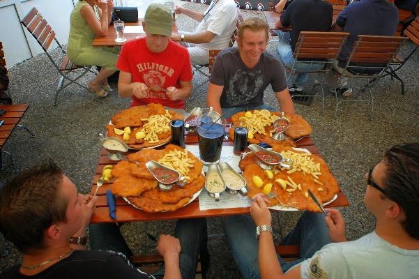 Superlative / Superlatives: Restaurant Waldgeist - dimensiunea XXXXXL