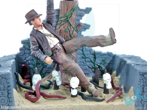 JoMi toys: Indiana Jones with Temple Pitfall