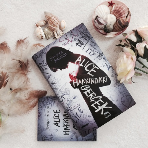 Kitap Soytarısı: Alice Hakkındaki Gerçek (Jennifer Mathieu) / Kitap Yorumu