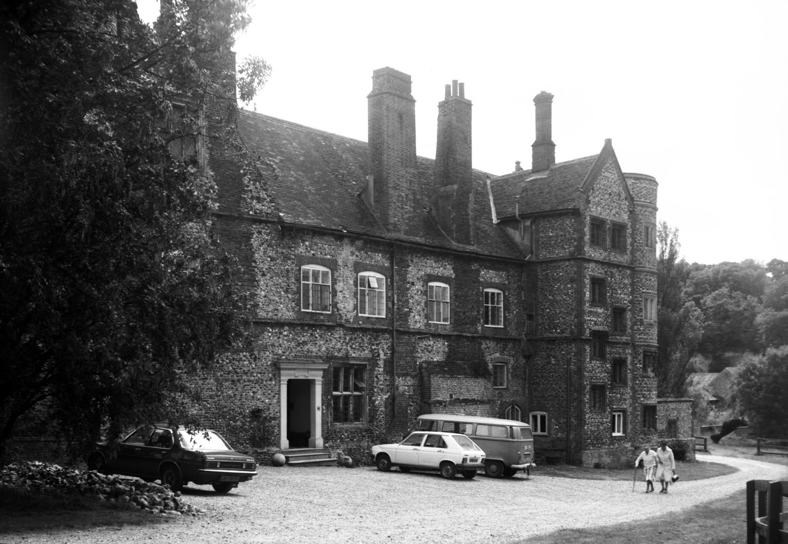 Landed families of Britain and Ireland: (306) Bacon of Redgrave Hall ...