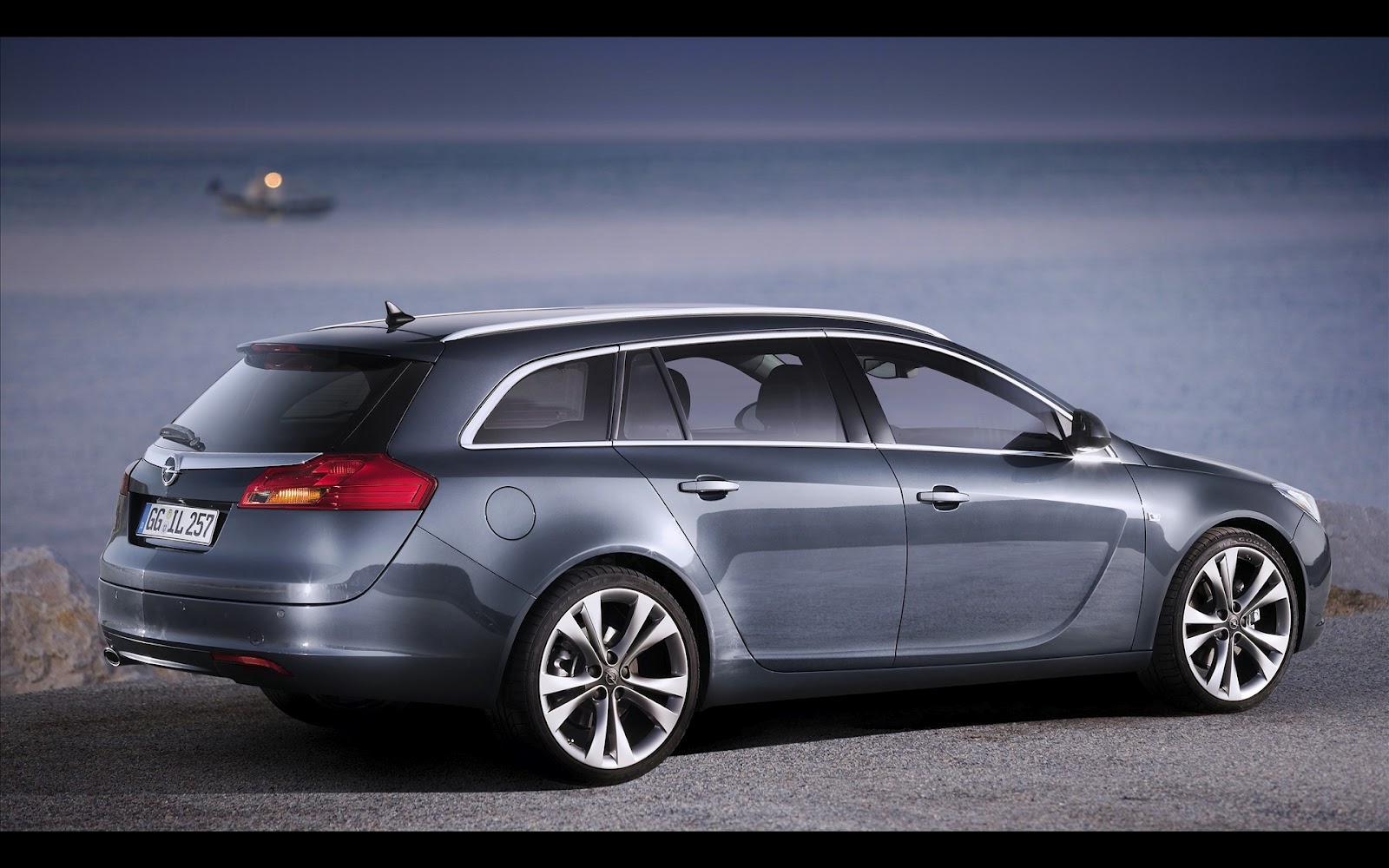Wallpapers of beautiful cars: Opel Insignia Tourer