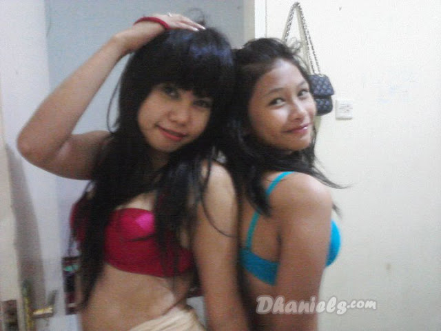 Aksi Pamer BH Duo ABG Cantik, Nanda Dan Vhie - HLOWBOS