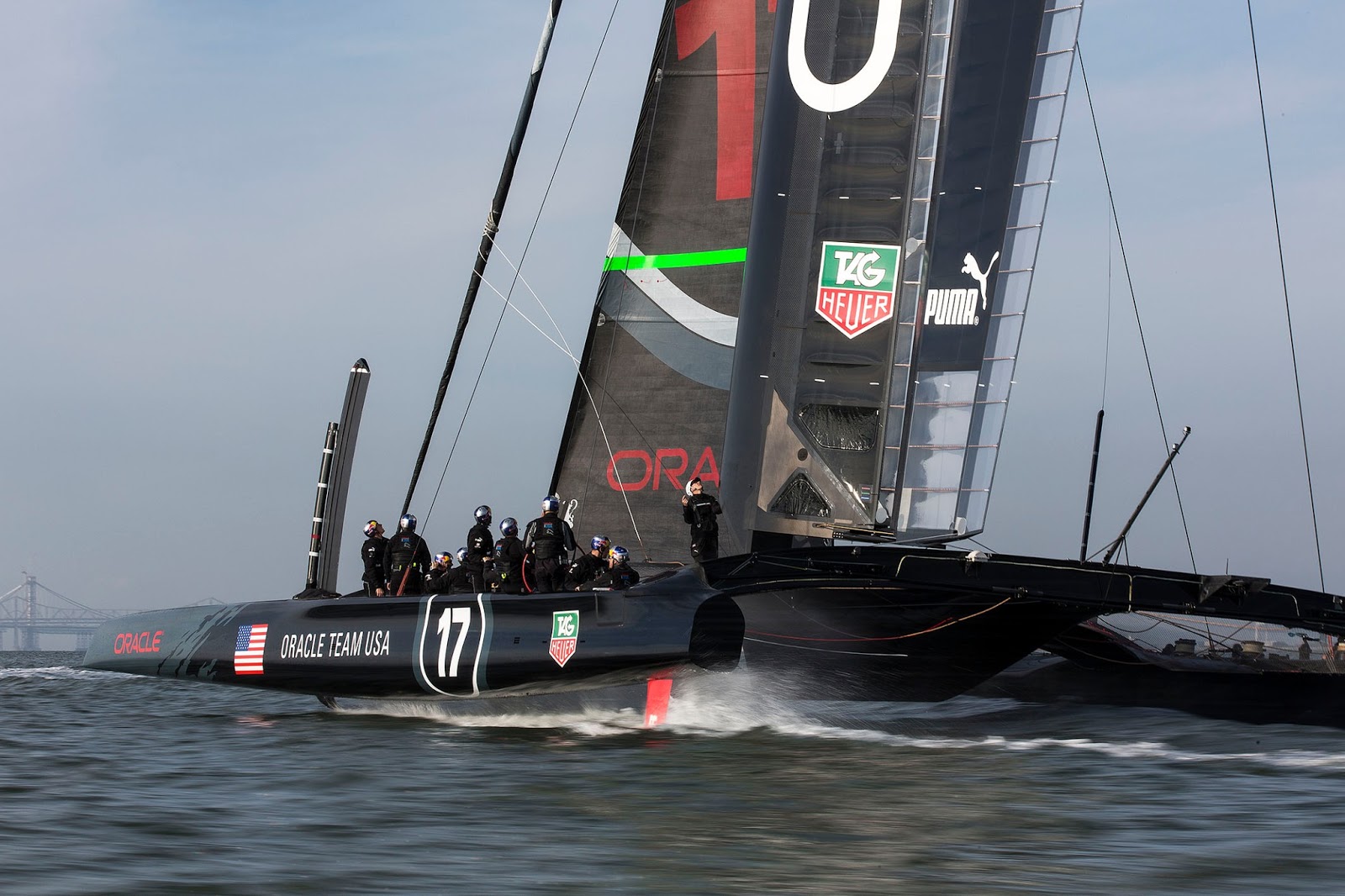 Images / L'AC72 d'Oracle Team USA '17' retrouve son élément ! | ScanVoile