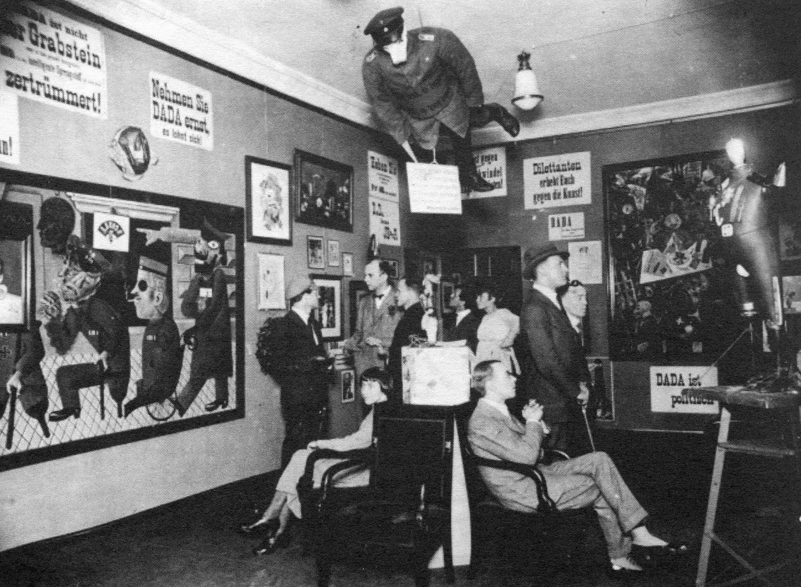 ¡VICTORIA, TRIUNFO, TABACO Y JUDÍAS! (Correo Dadá) - Acuarela Libros