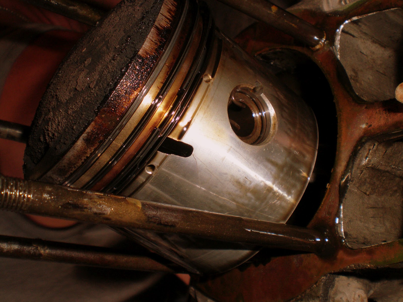 HomοRαtuς: decarbonising/decoke enfield cylinder head-piston